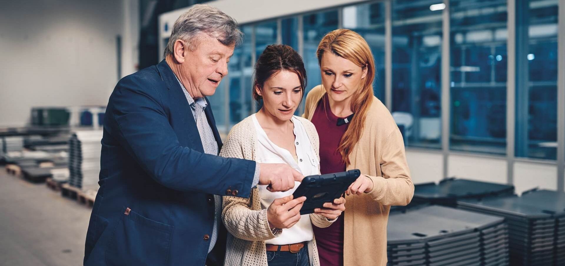 Smart in Slovenia: Two sisters network manufacturing | TRUMPF