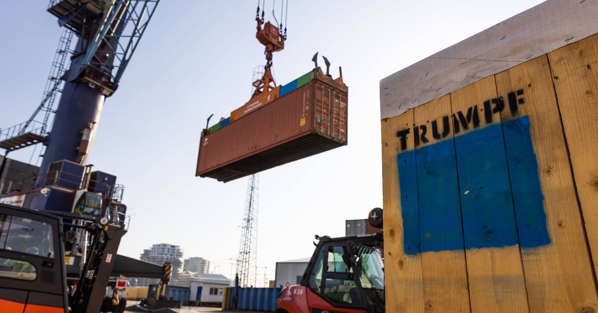 Delivery crisis: TRUMPF charters deep-sea container ship | TRUMPF