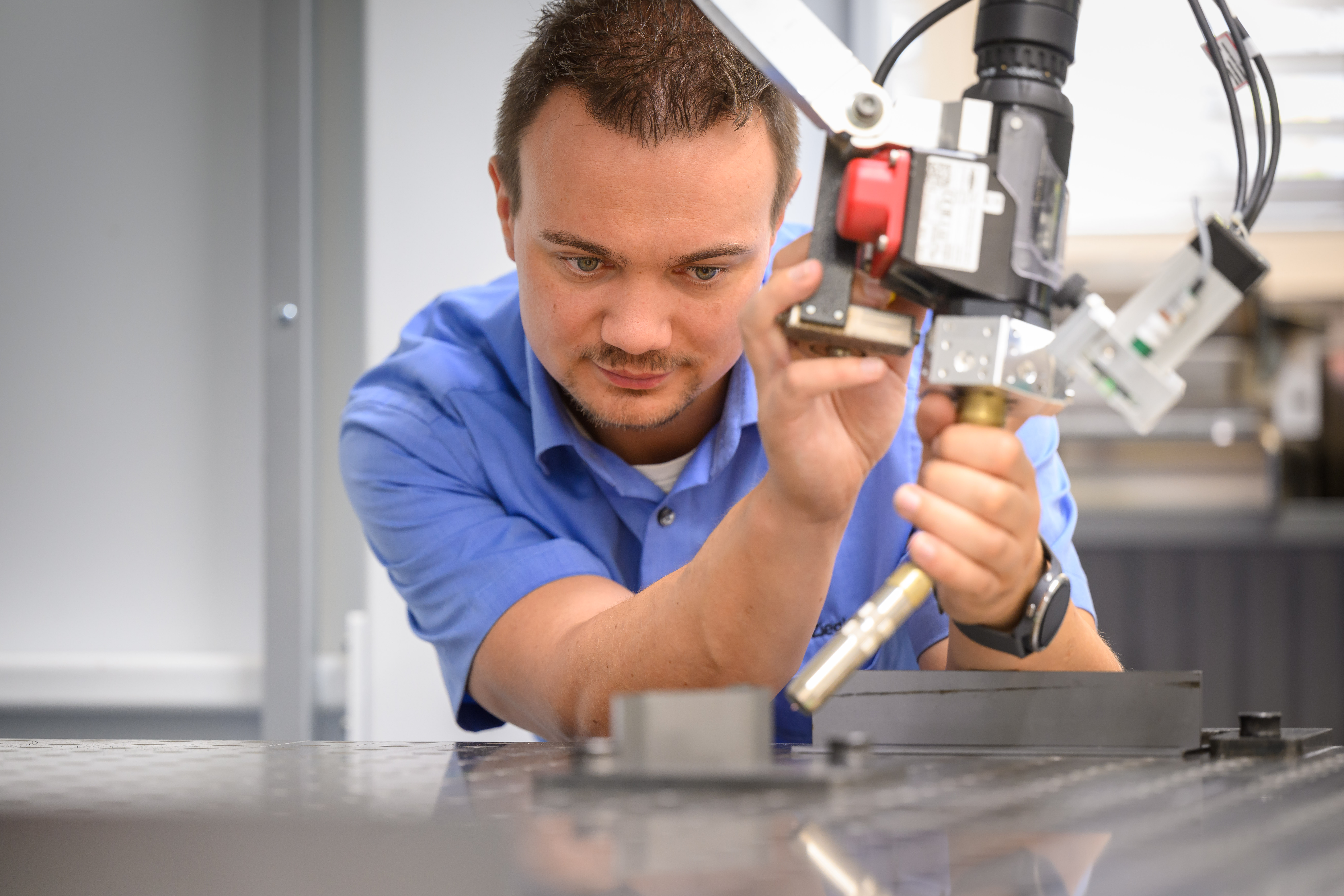 TRUMPF develops smart, self-programming robot that sets its own weld ...