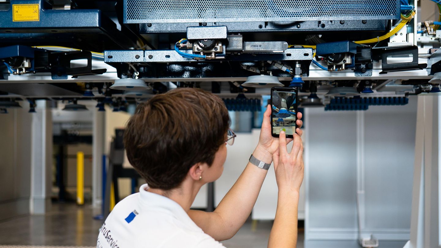 TRUMPF harnesses AI to help customers order spare parts faster | TRUMPF