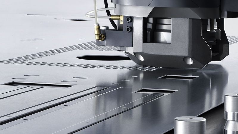 Sheet metal process chain – production | TRUMPF