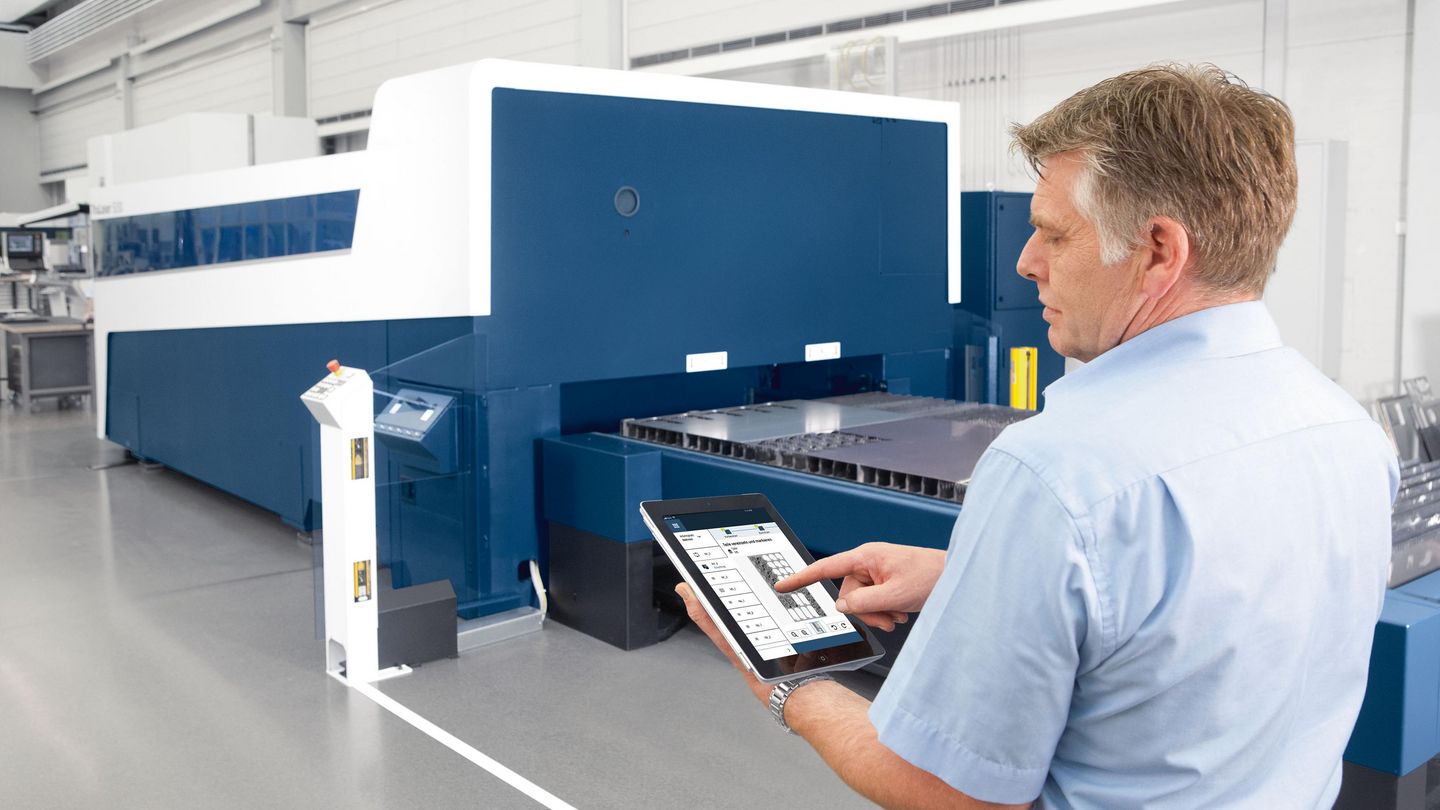 TRUMPF presents digital assistant for sheet metal fabrication | TRUMPF