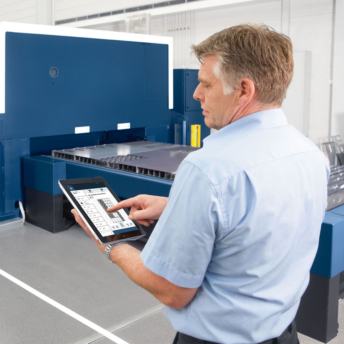 TRUMPF presents digital assistant for sheet metal fabrication | TRUMPF