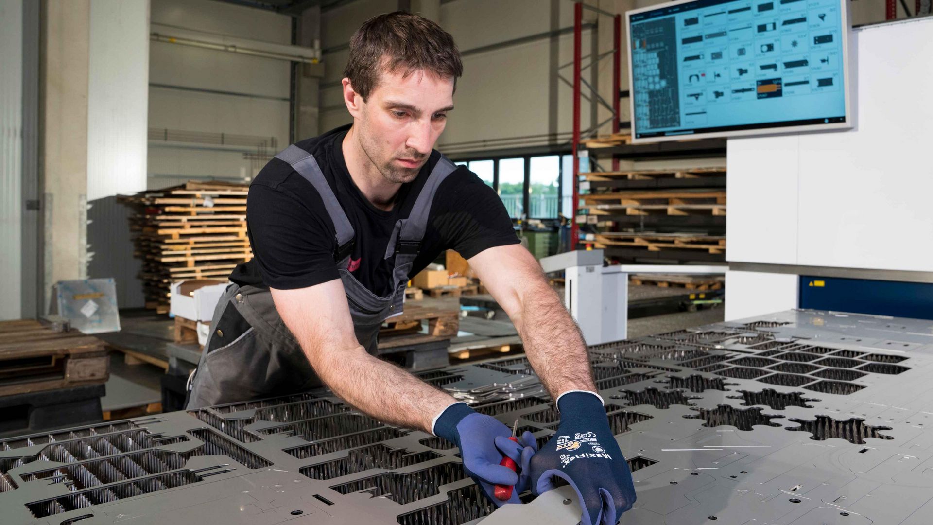 The success story of our customer Rolf Lasertechnik | TRUMPF