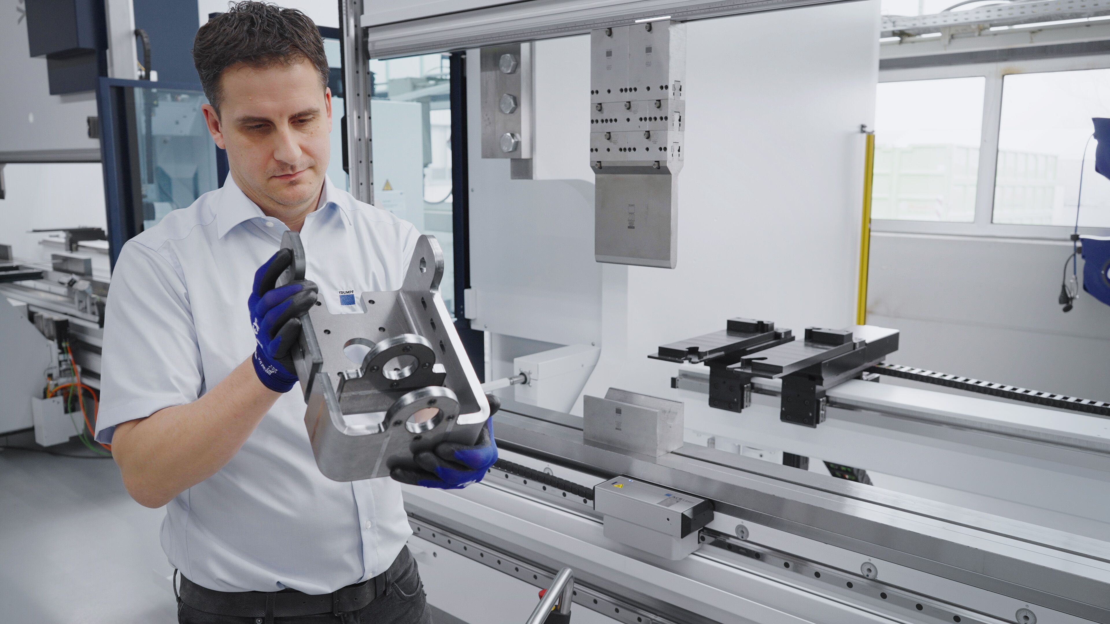 Powerful, automated, and sustainable: new TRUMPF bending machine for ...