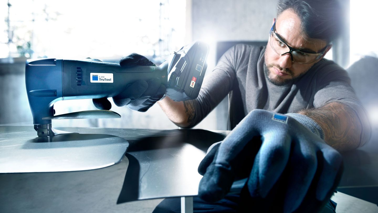 More Ergonomic, Easy-to-Use Shear from TRUMPF | TRUMPF